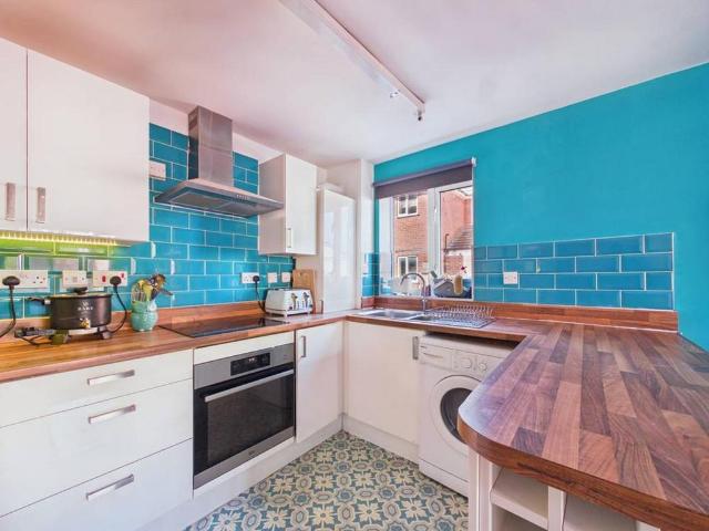 1 bedroom ground flat for sale