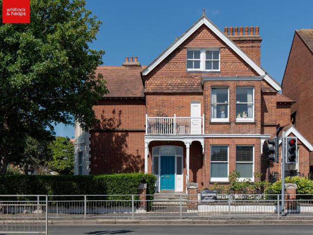 1 bedroom ground flat for sale