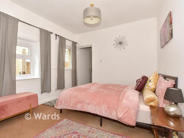 1 bedroom ground flat for sale