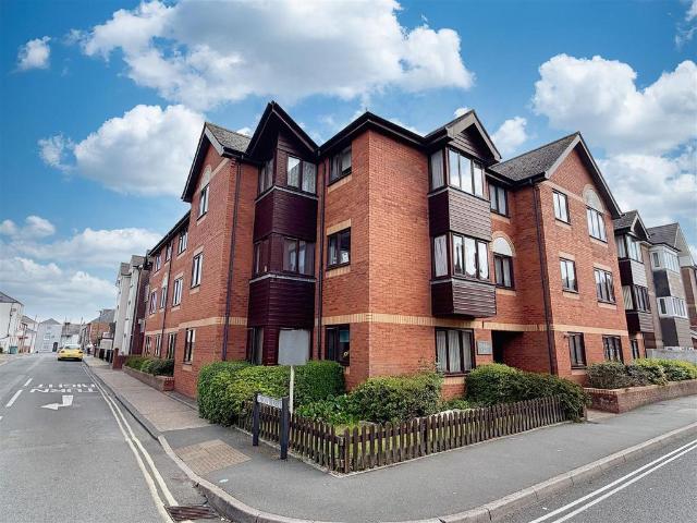 1 bedroom ground flat for sale