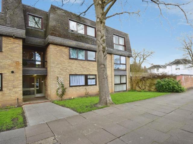 1 bedroom ground flat for sale