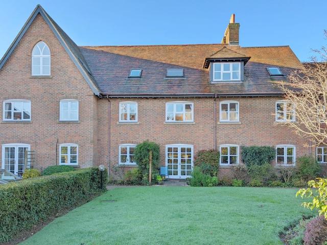 1 bedroom ground flat for sale