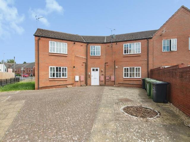 1 bedroom ground flat for sale