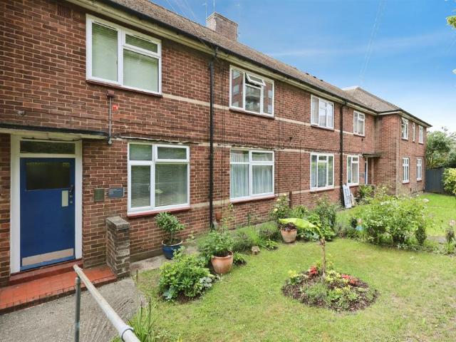 1 bedroom ground flat for sale