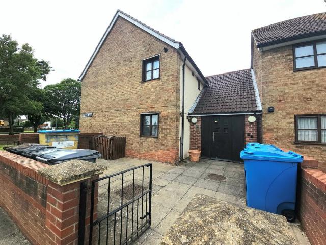 1 bedroom ground flat for sale
