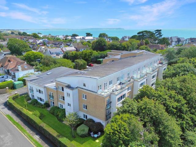 1 bedroom ground flat for sale