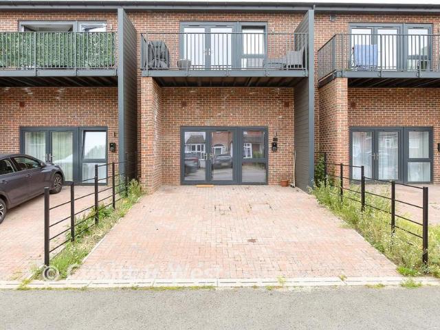 1 bedroom ground flat for sale