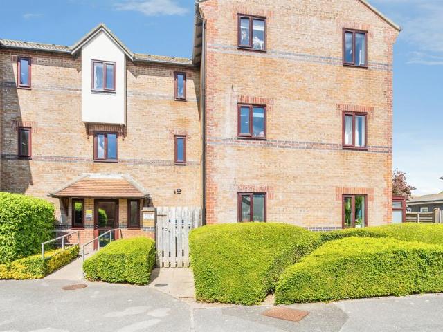 1 bedroom ground flat for sale