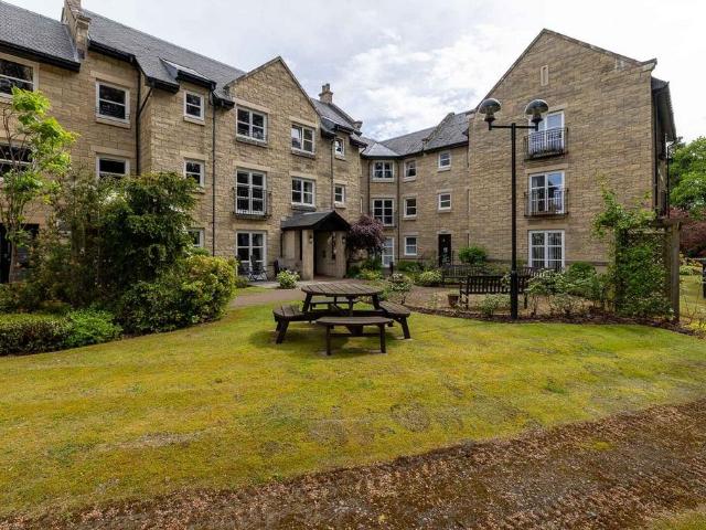 1 bedroom ground flat for sale