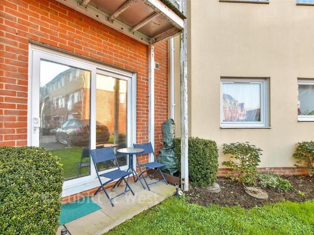 1 bedroom ground flat for sale