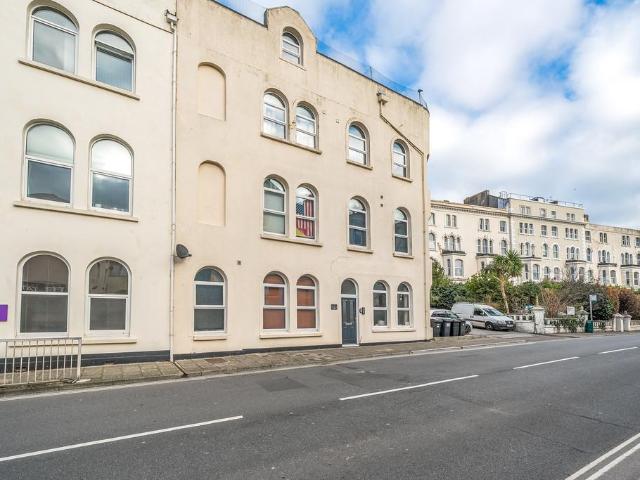 1 bedroom ground flat for sale