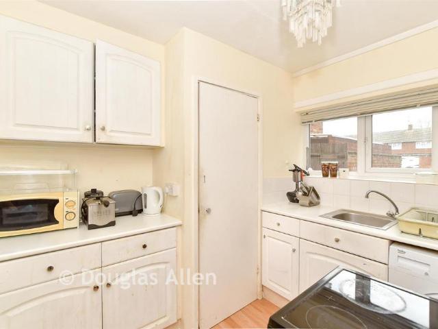1 bedroom ground flat for sale