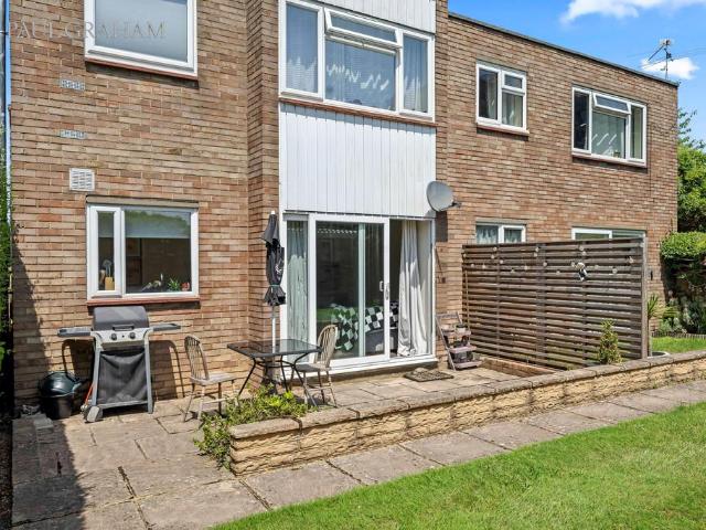 1 bedroom ground flat for sale