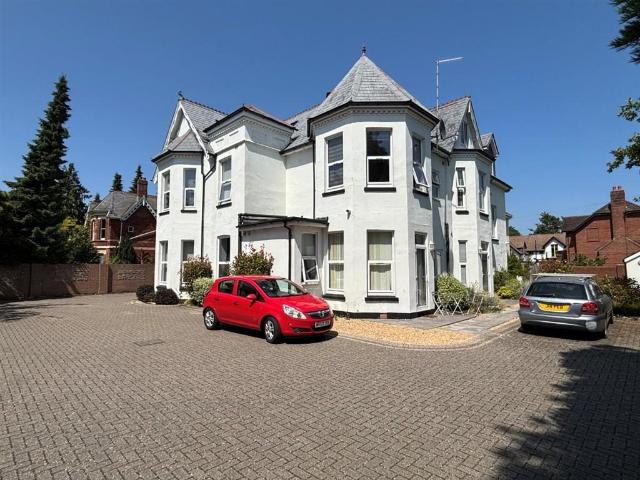 1 bedroom ground flat for sale