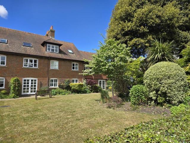 1 bedroom ground flat for sale