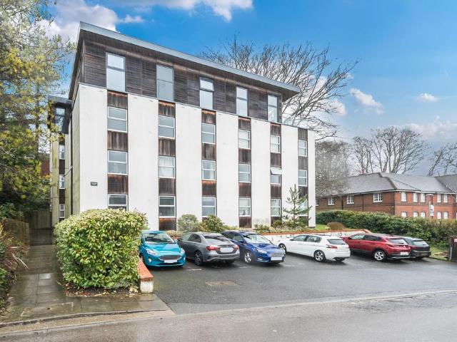 1 bedroom ground flat for sale