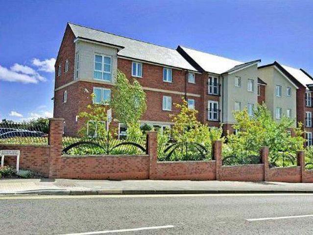 1 bedroom ground flat for sale