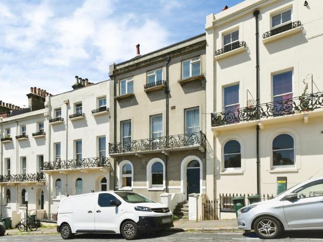 1 bedroom ground flat for sale