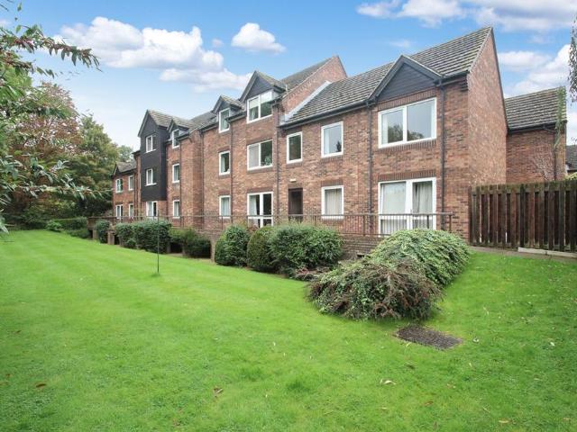 1 bedroom ground flat for sale