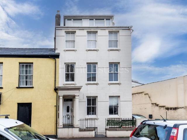 1 bedroom ground flat for sale