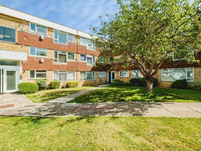 1 bedroom ground flat for sale