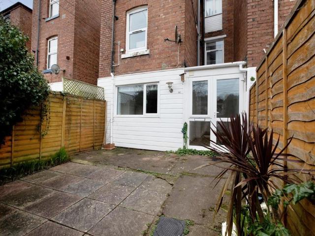 1 bedroom ground flat for sale