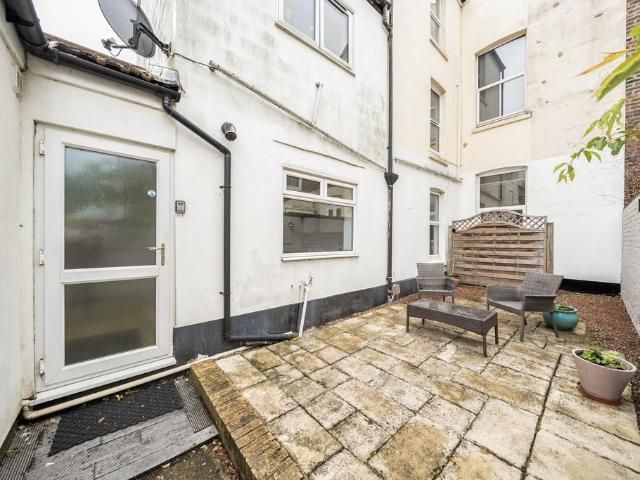 1 bedroom ground flat for sale