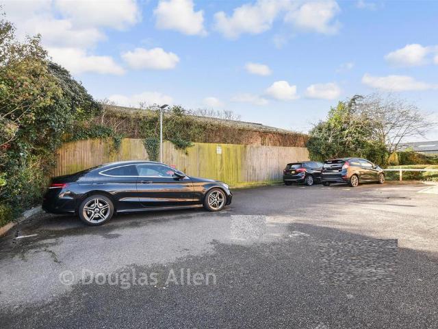 1 bedroom ground flat for sale