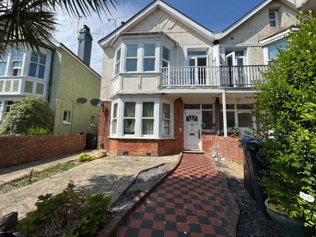 1 bedroom ground flat for sale