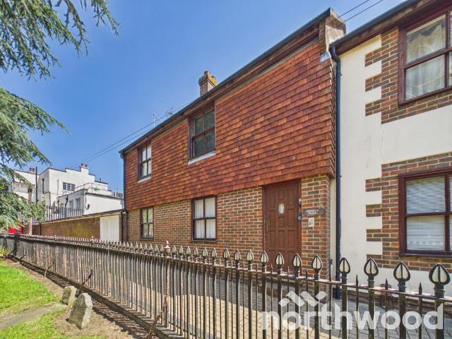 1 bedroom ground flat for sale