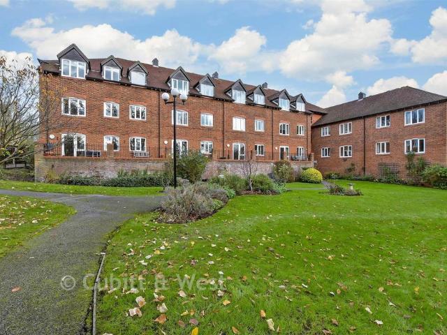 1 bedroom ground flat for sale