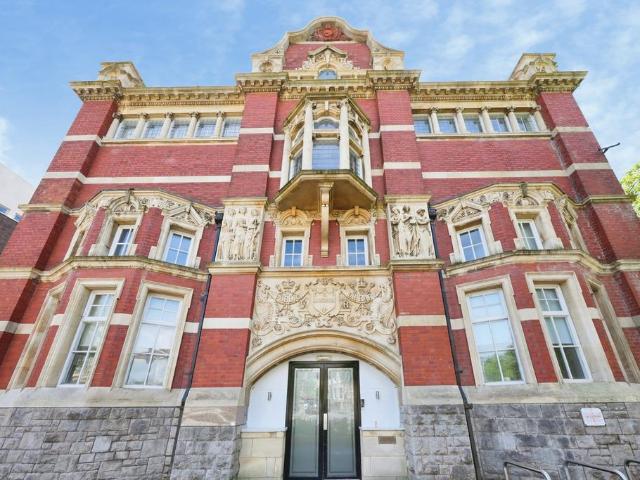 1 bedroom ground flat for sale