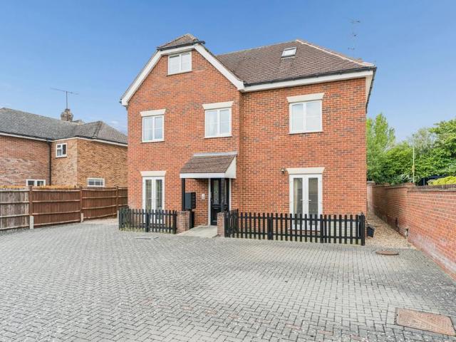 1 bedroom ground flat for sale
