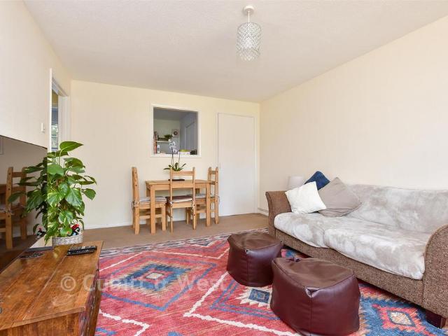 1 bedroom ground flat for sale