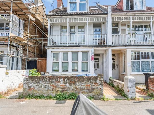 1 bedroom ground flat for sale