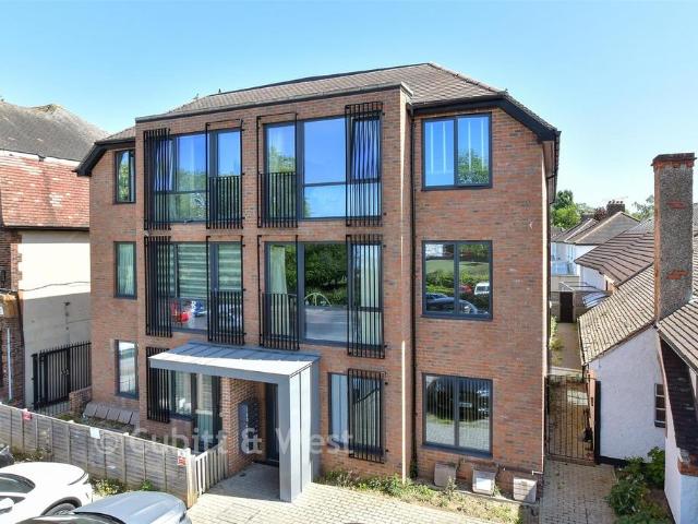 1 bedroom ground flat for sale