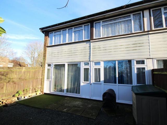 1 bedroom ground flat for sale