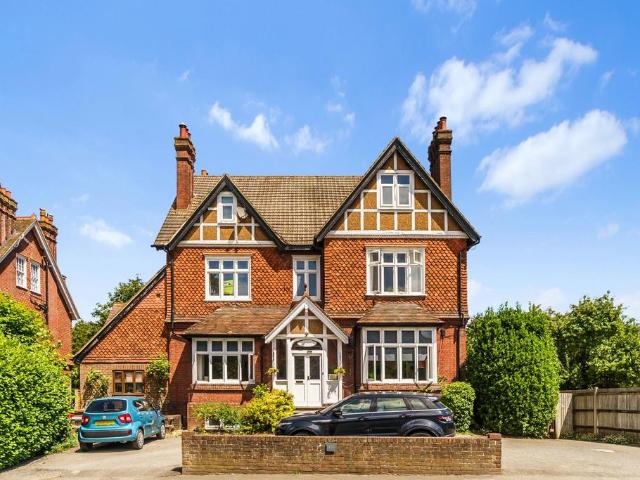 1 bedroom ground flat for sale