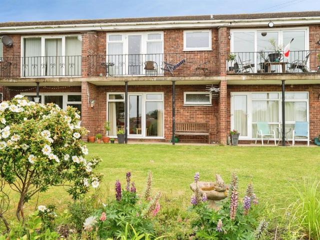 1 bedroom ground flat for sale