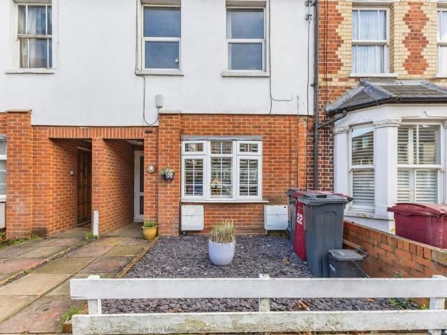 1 bedroom ground flat for sale