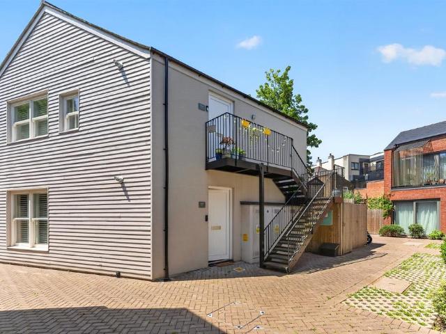 1 bedroom ground flat for sale