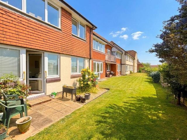 1 bedroom ground flat for sale