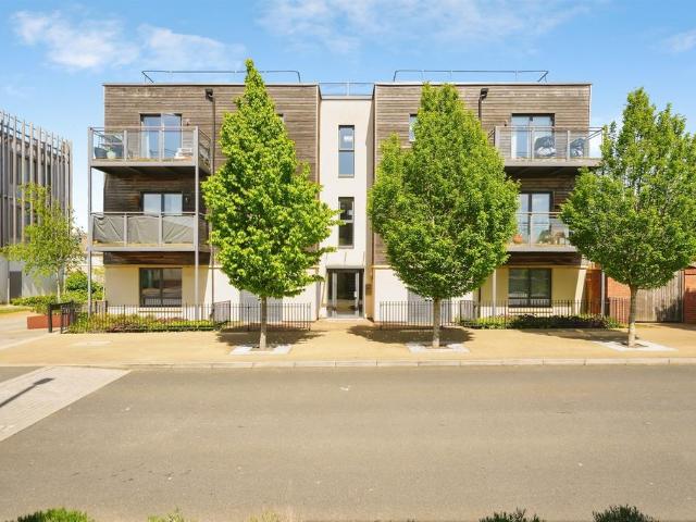 1 bedroom ground flat for sale