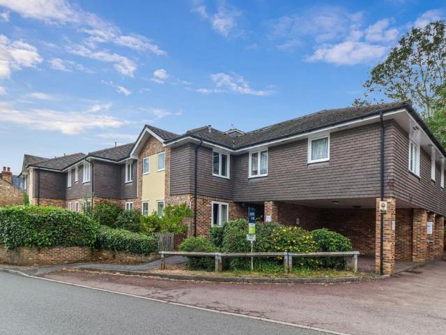 1 bedroom ground flat for sale