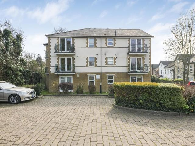 1 bedroom ground flat for sale