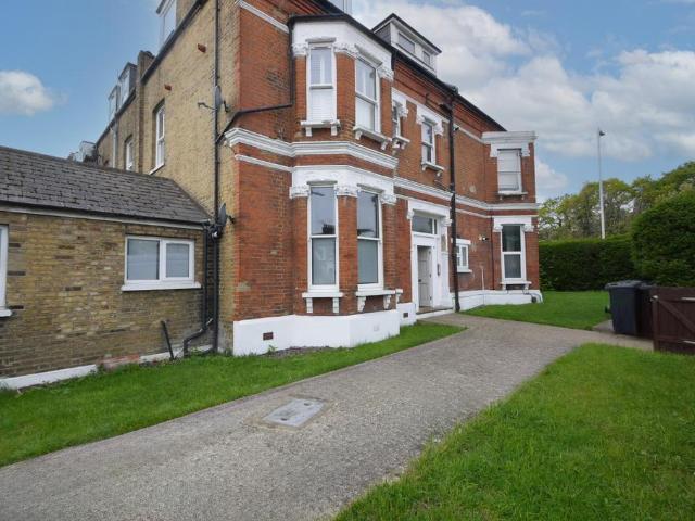 1 bedroom ground flat for sale