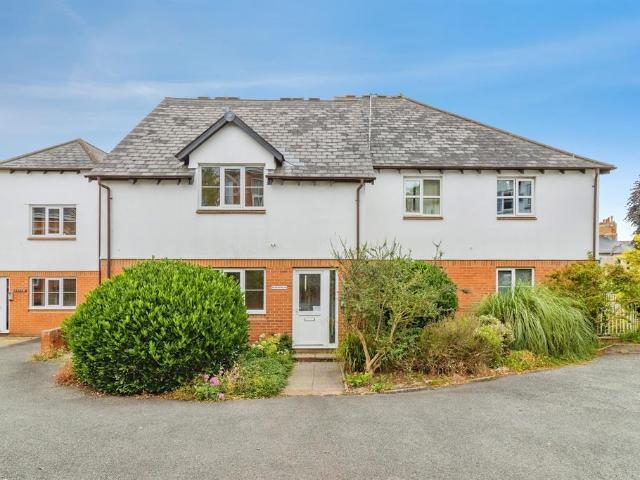 1 bedroom ground flat for sale