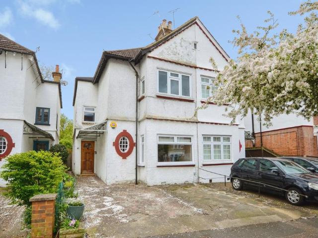 1 bedroom ground flat for sale