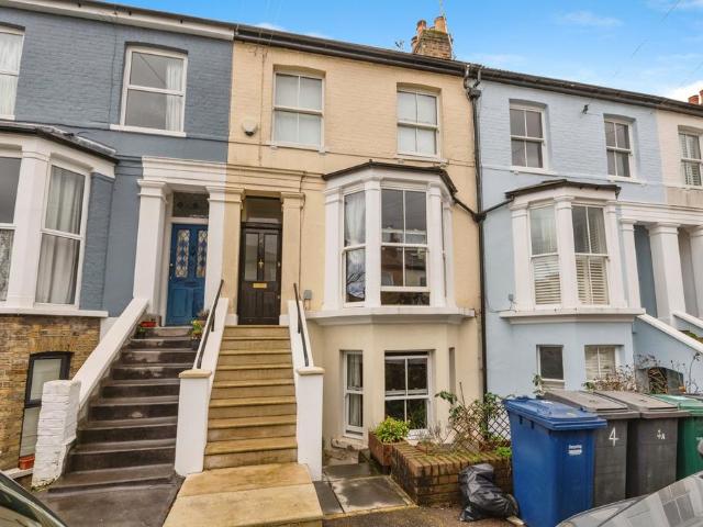 1 bedroom ground flat for sale