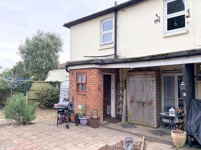 1 bedroom ground flat for sale